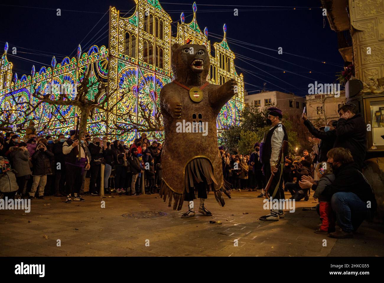 The Valls bear and trabucaires in the Procession of the 2022 (2021+1 ...
