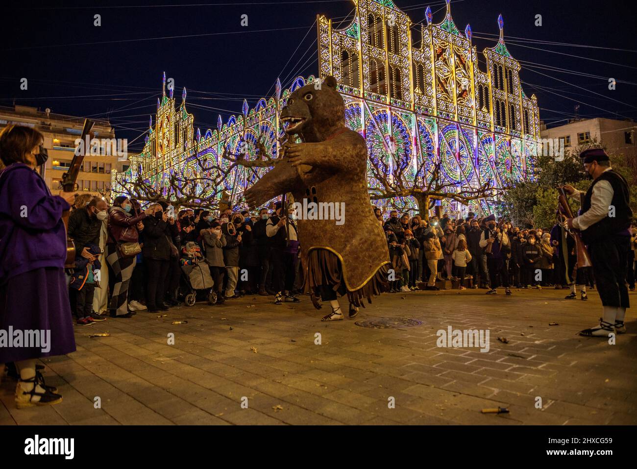 The Valls bear and trabucaires in the Procession of the 2022 (2021+1 ...