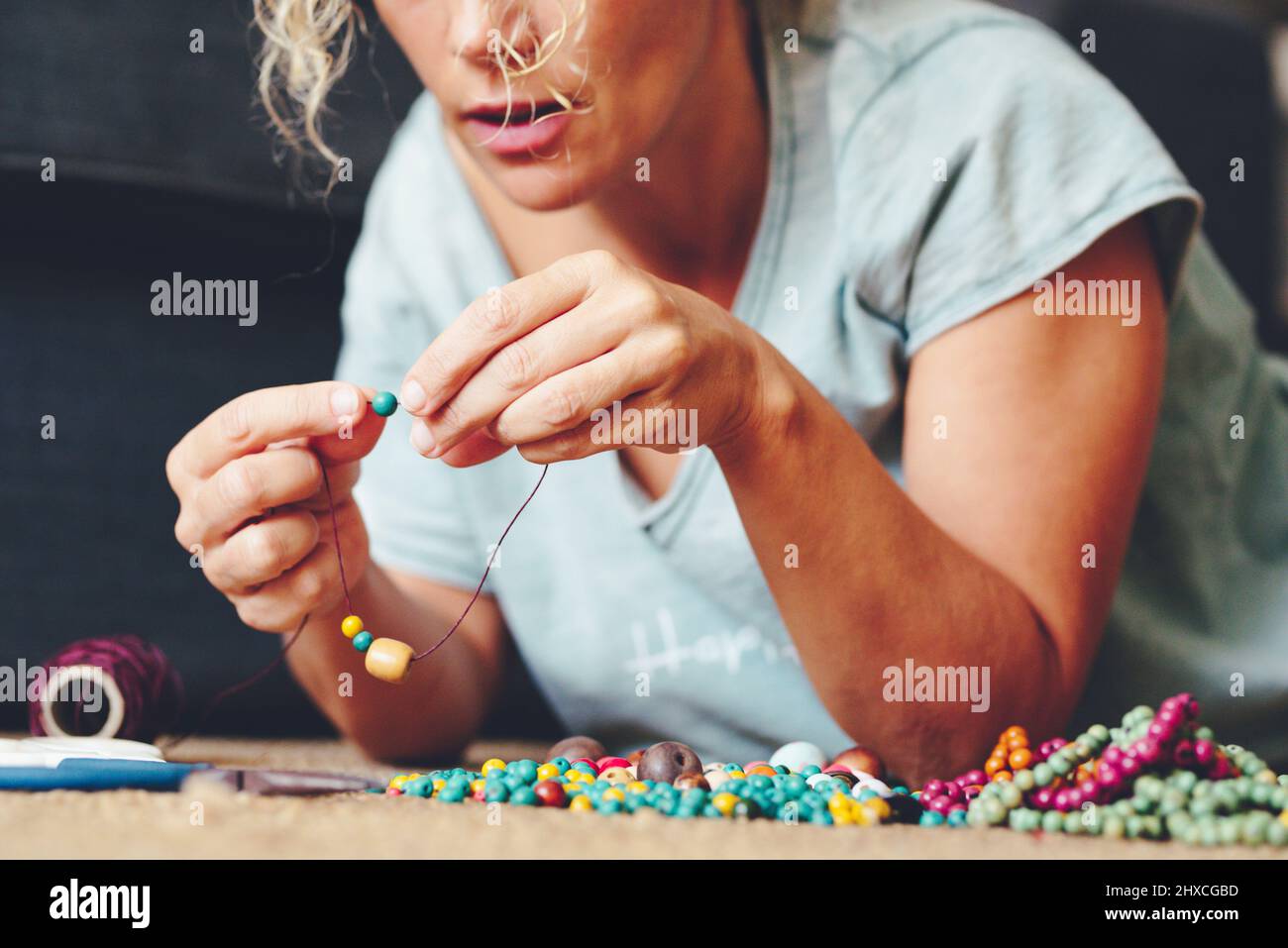 Hand craft woman doing beads hi-res stock photography and images - Alamy