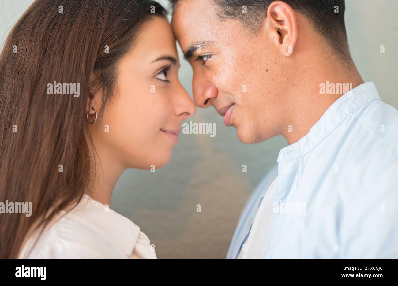 Couple, young, in love, eye contact, forehead to forehead, profile ...