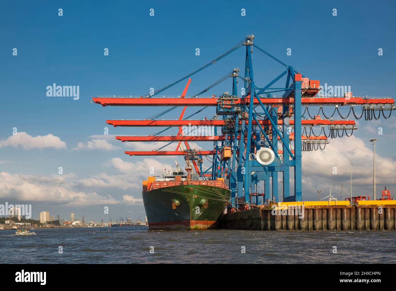 Container ship at the jetty in the port of Hamburg Stock Photo - Alamy