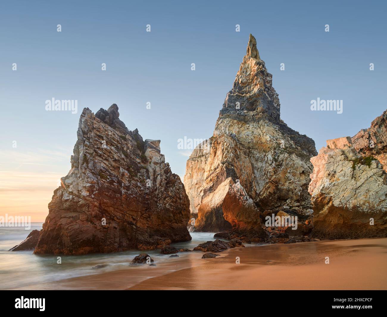 Praia da ursa portugal hi-res stock photography and images - Alamy