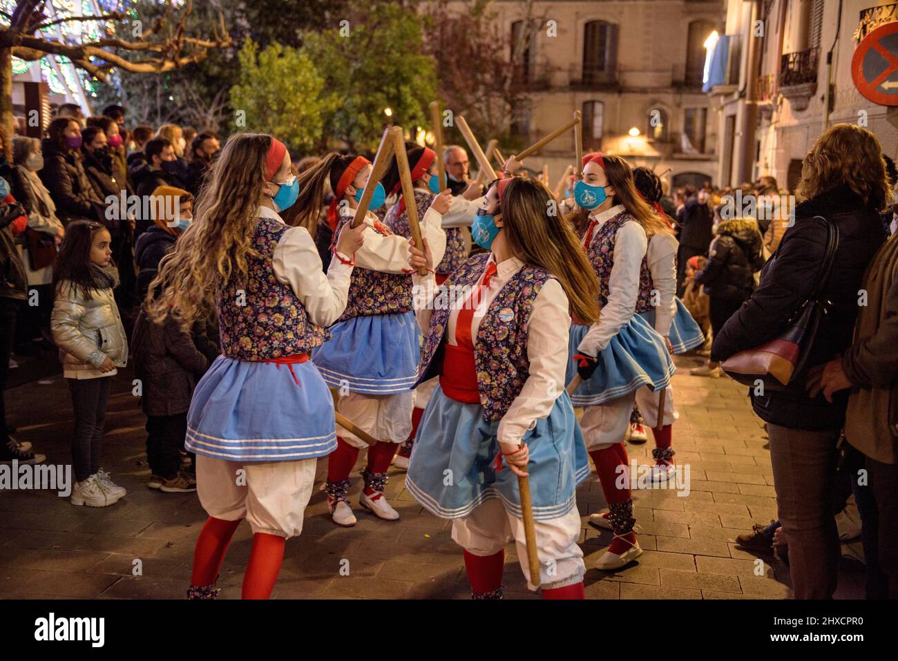 Valls stick dance in the Procession of the 2022 (2021+1) Valls ...