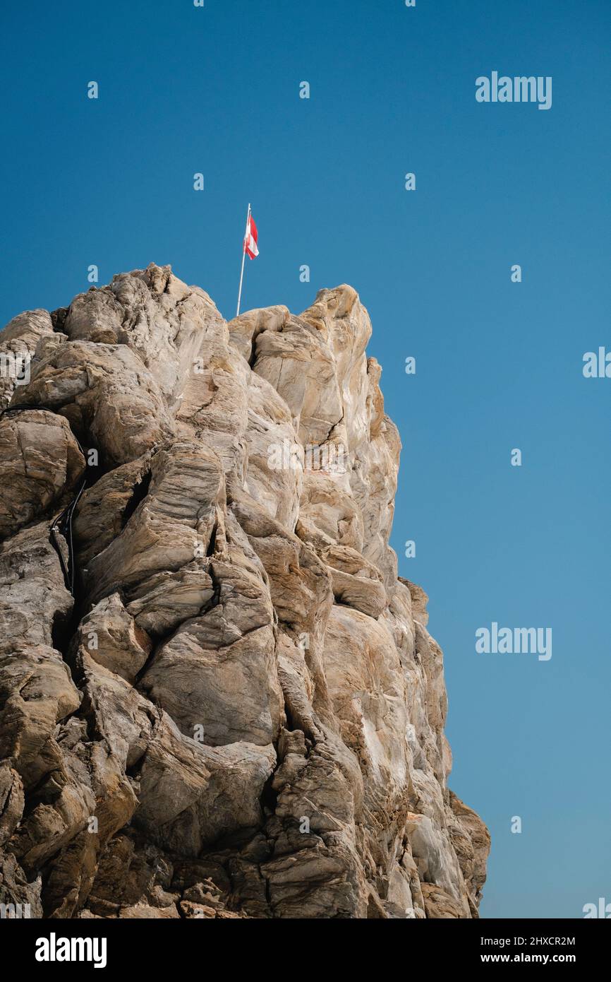Flag on mountain top hi-res stock photography and images - Alamy