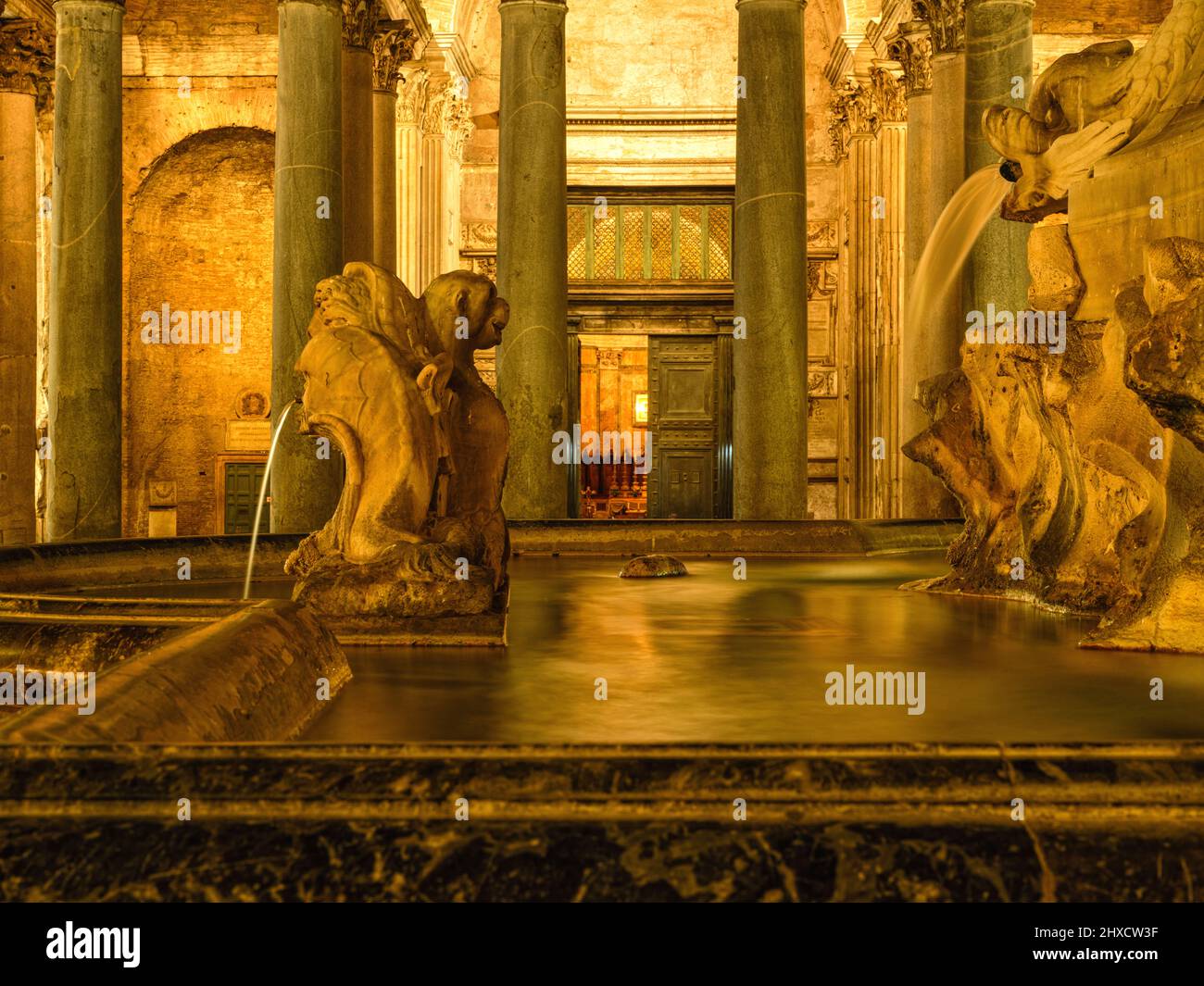 Rome tourist attraction the famous pantheon hi-res stock photography ...