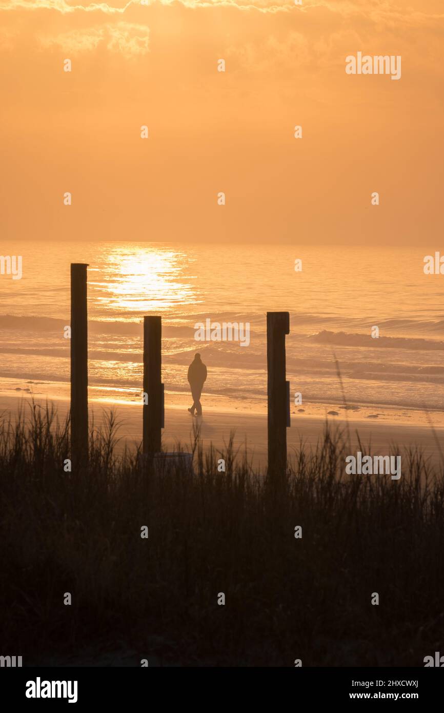 Colorful sunset beachscape hi-res stock photography and images - Alamy