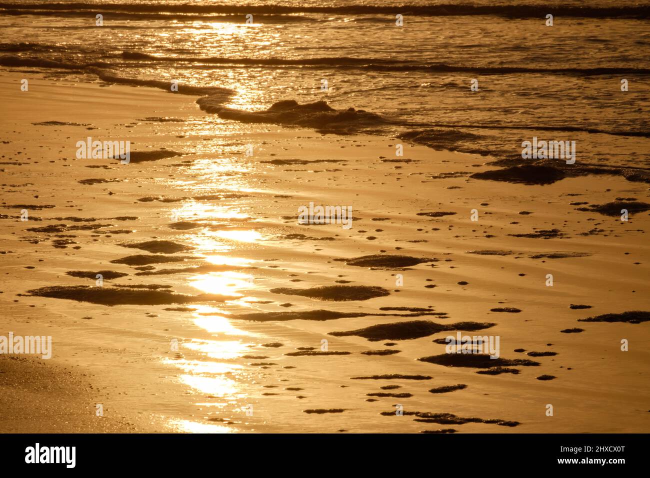 Colorful sunset beachscape hi-res stock photography and images - Alamy
