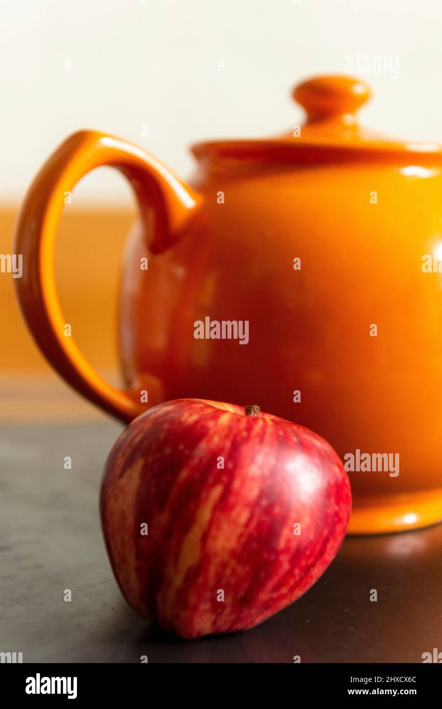 Still life with apple, teapot, apple Stock Photo - Alamy