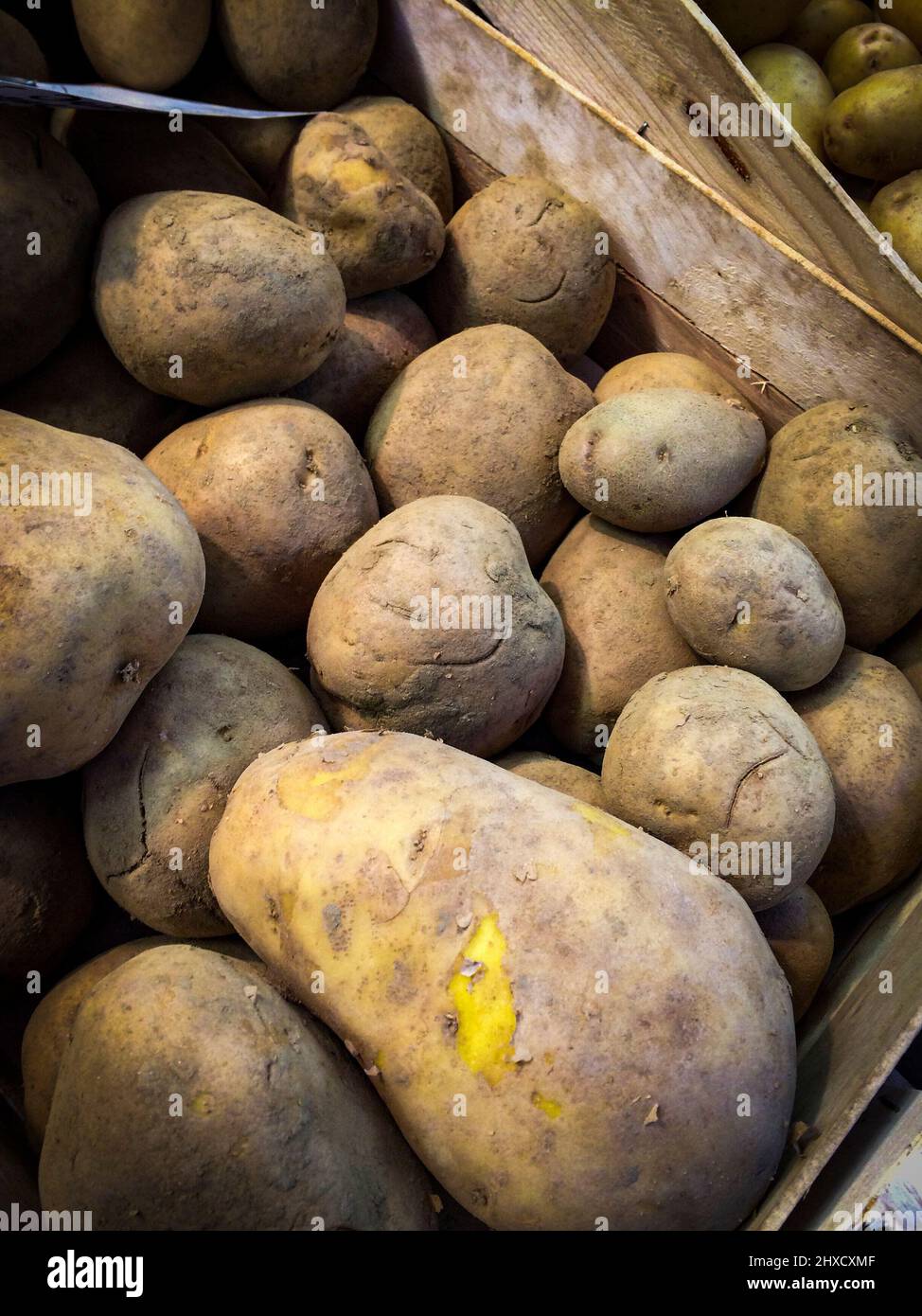 potatoes, market stall Stock Photo - Alamy