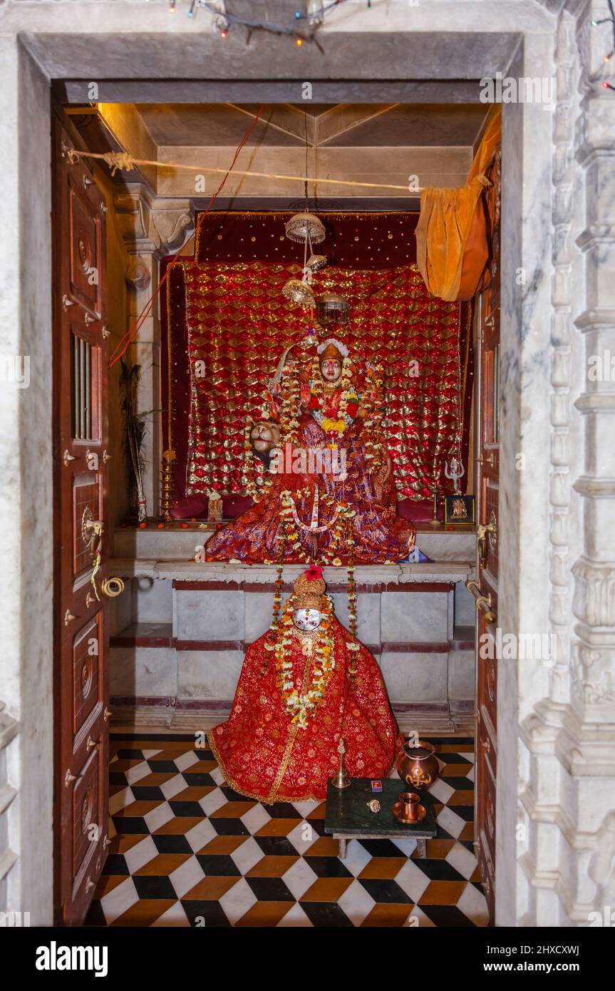 Small hindu temple hi-res stock photography and images - Alamy