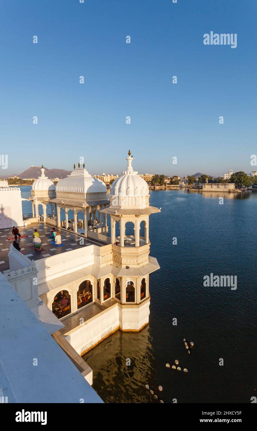 Morning view over the 5 star Taj Lake Palace Hotel on Jag Niwas Island ...