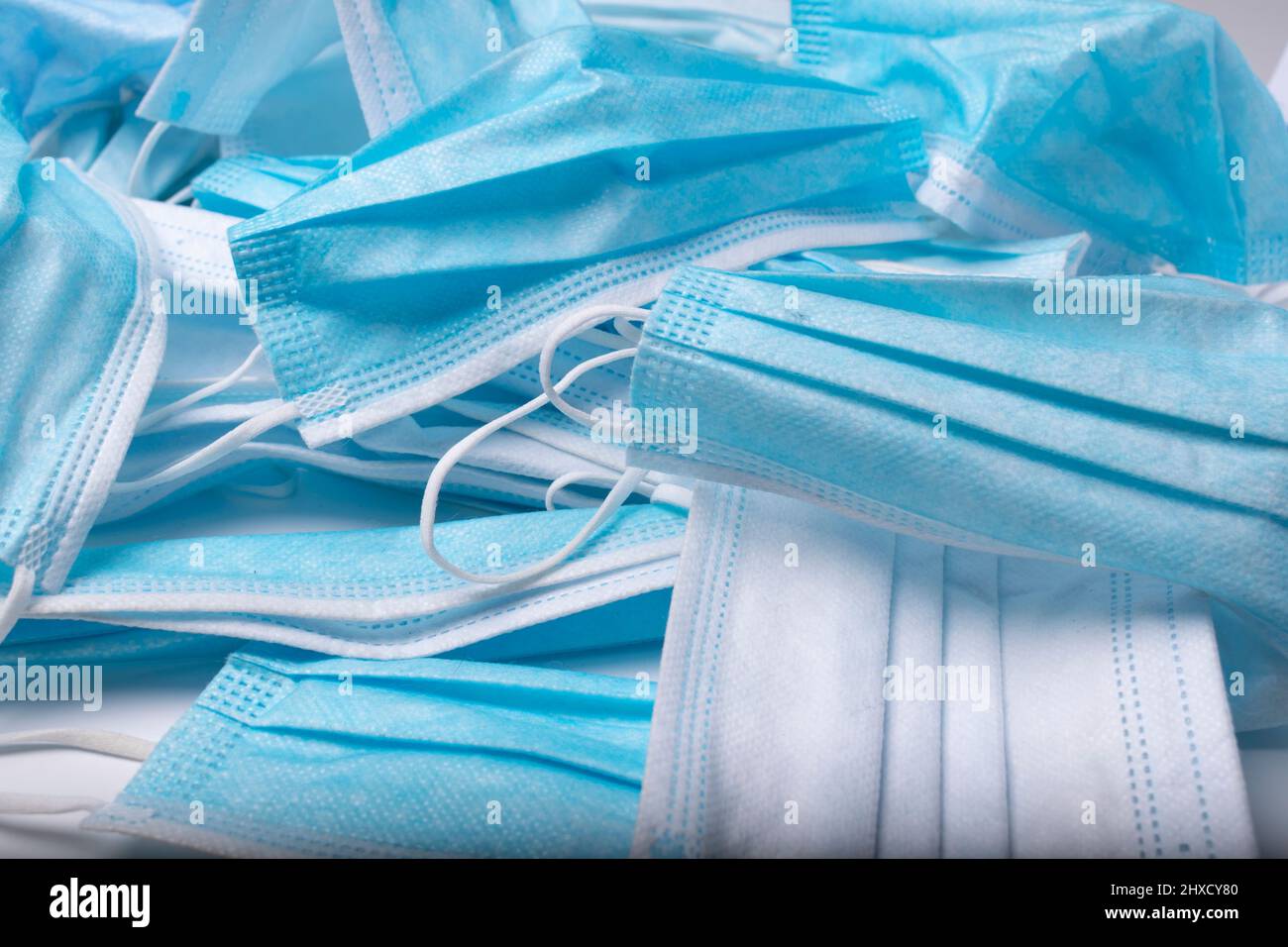 Blue medical masks hi-res stock photography and images - Alamy