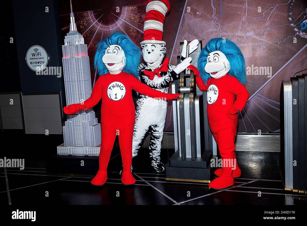 Thing 1 and thing 2 seuss hi-res stock photography and images - Alamy