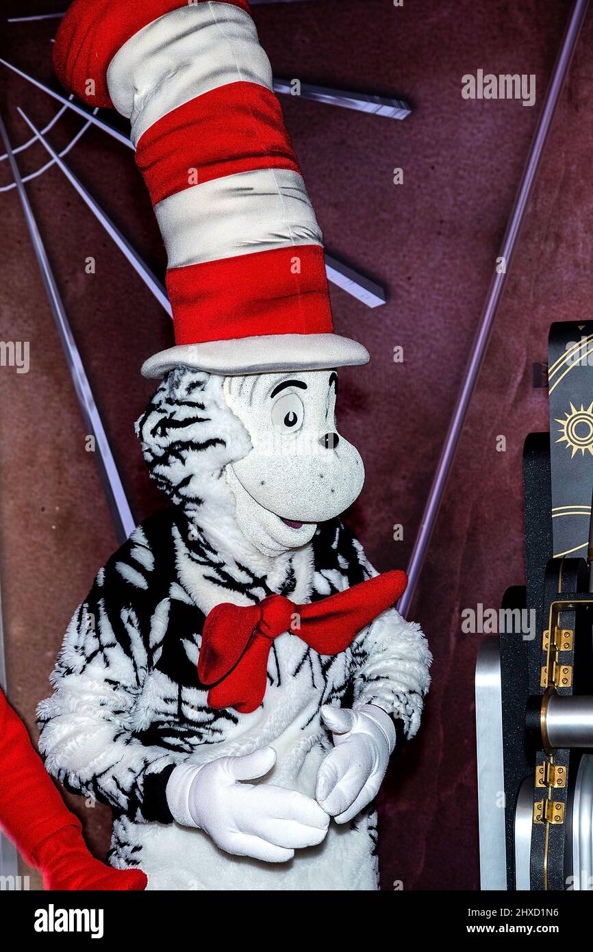 The Cat In The Hat 2003 Thing 1 And Thing 2