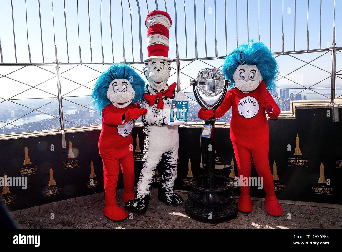 Thing 1 and thing 2 seuss hi-res stock photography and images - Alamy