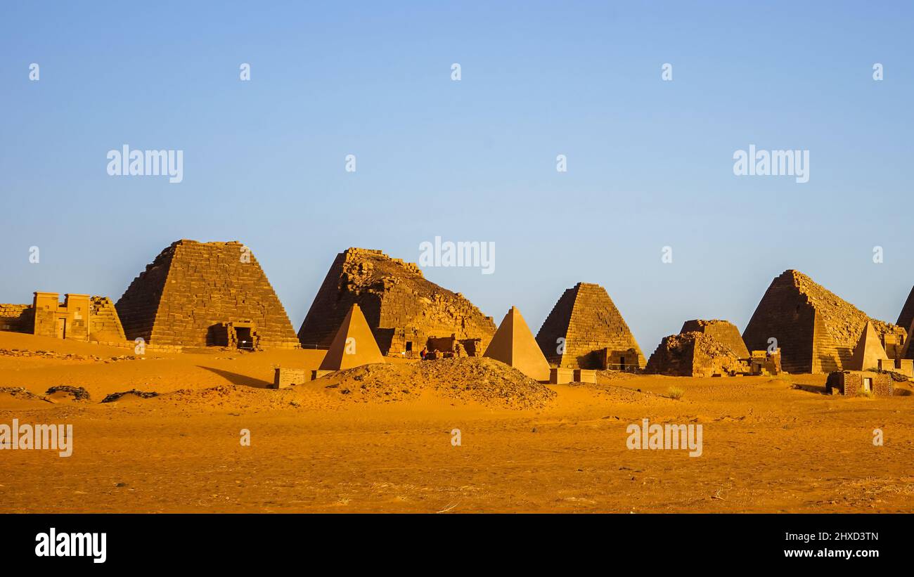 Pyramids of Meroe in the Sahara desert Stock Photo - Alamy