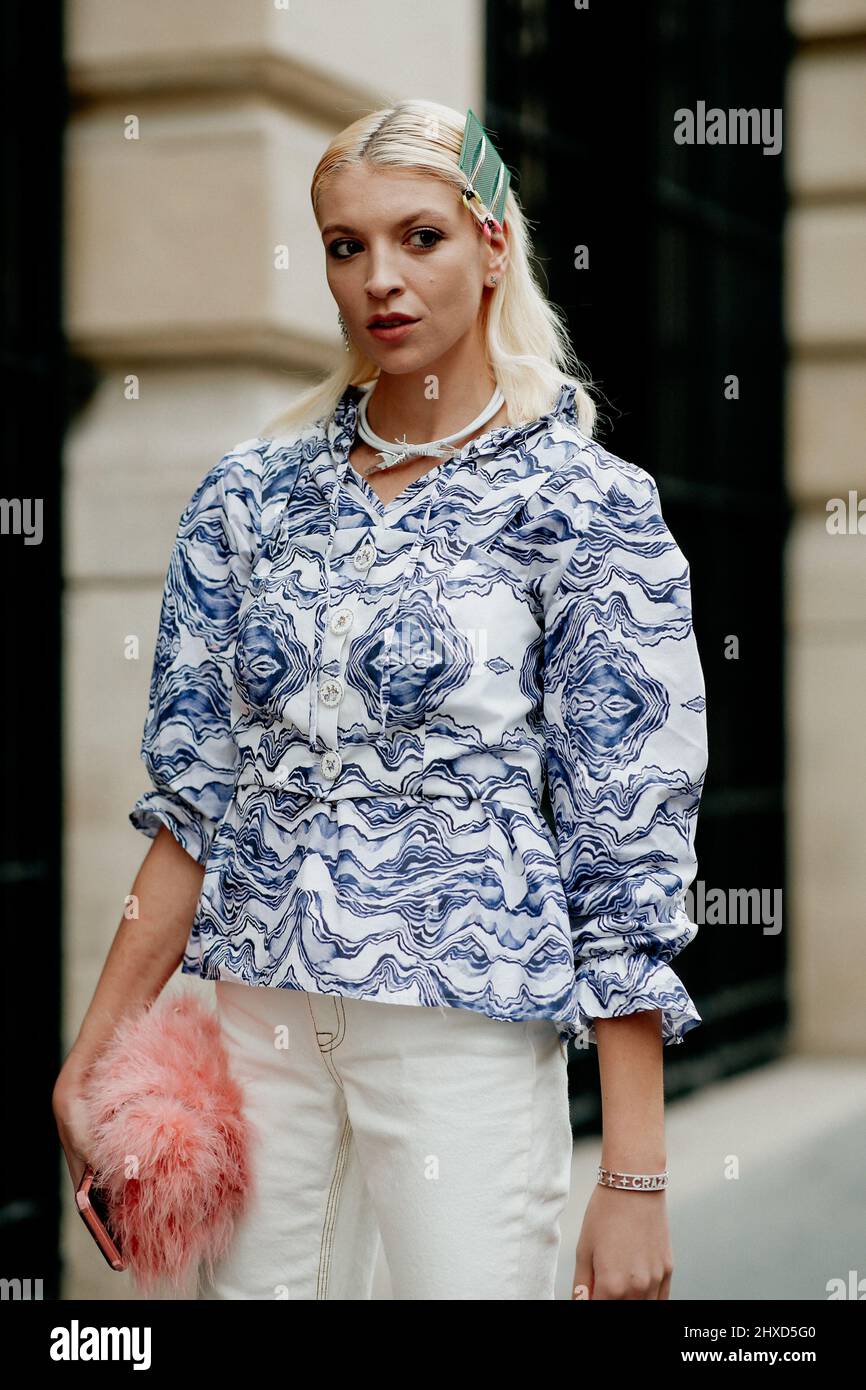 Street style, Catwalk Chemist arriving at Victoria Tomas Fall-Winter ...