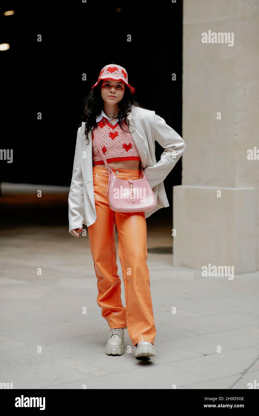 Street style, Giullia Marchetti arriving at Victoria Tomas Fall-Winter ...