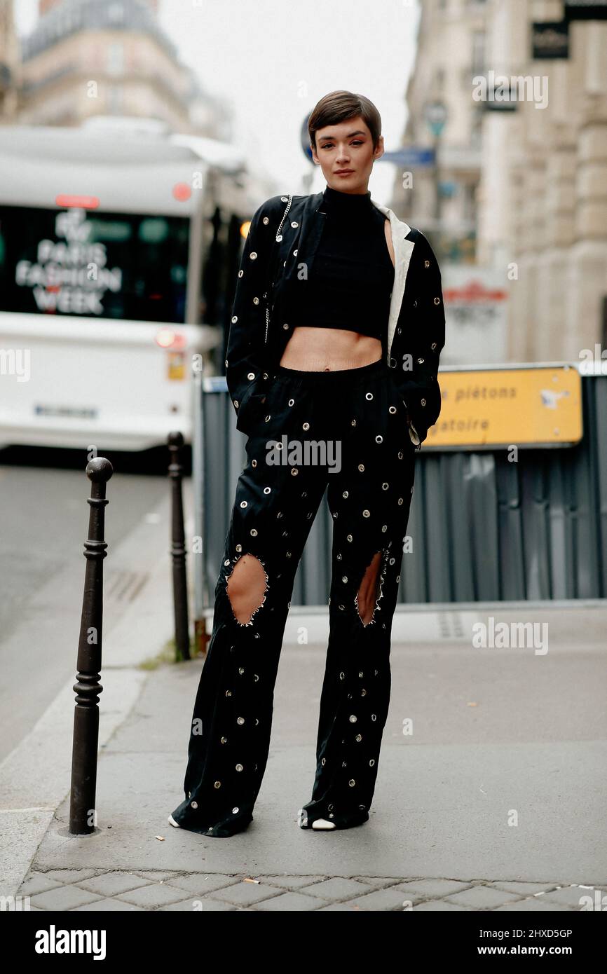 Street style, Fleur Copin arriving at Victoria Tomas Fall-Winter 2022 ...