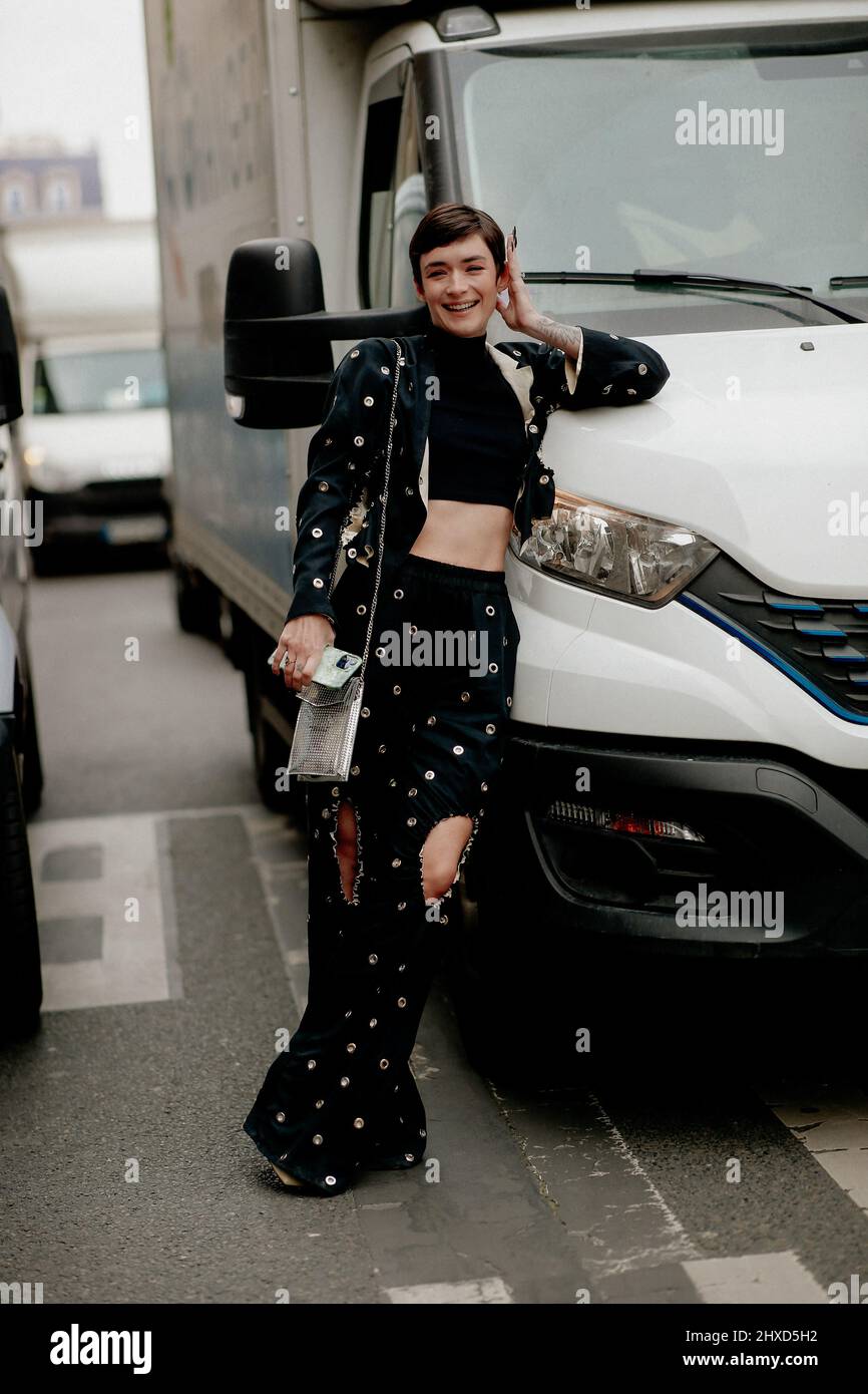 Street style, Fleur Copin arriving at Victoria Tomas Fall-Winter 2022 ...