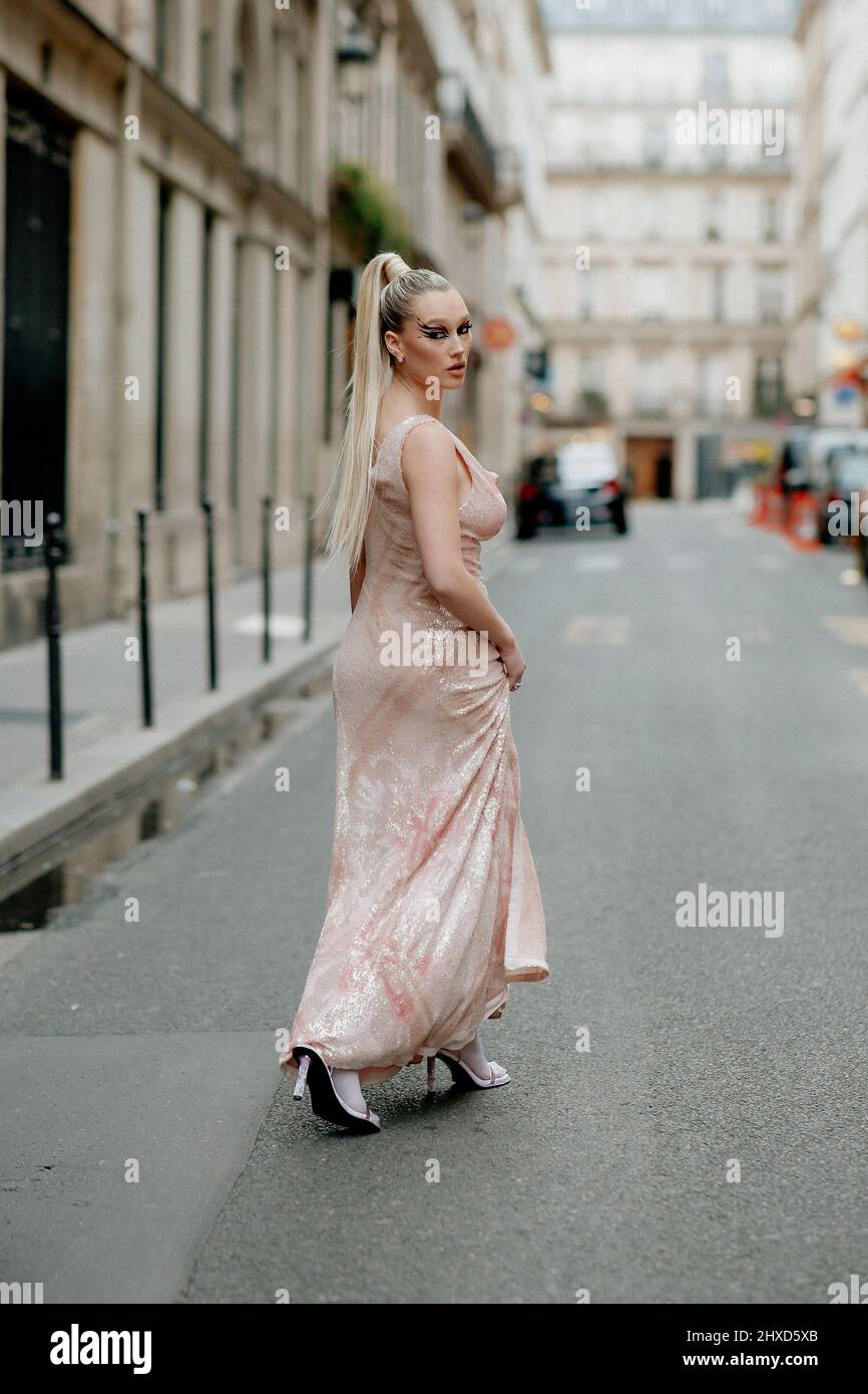 Street style, Meredith Duxbury arriving at Koche Fall-Winter 2022-2023 ...