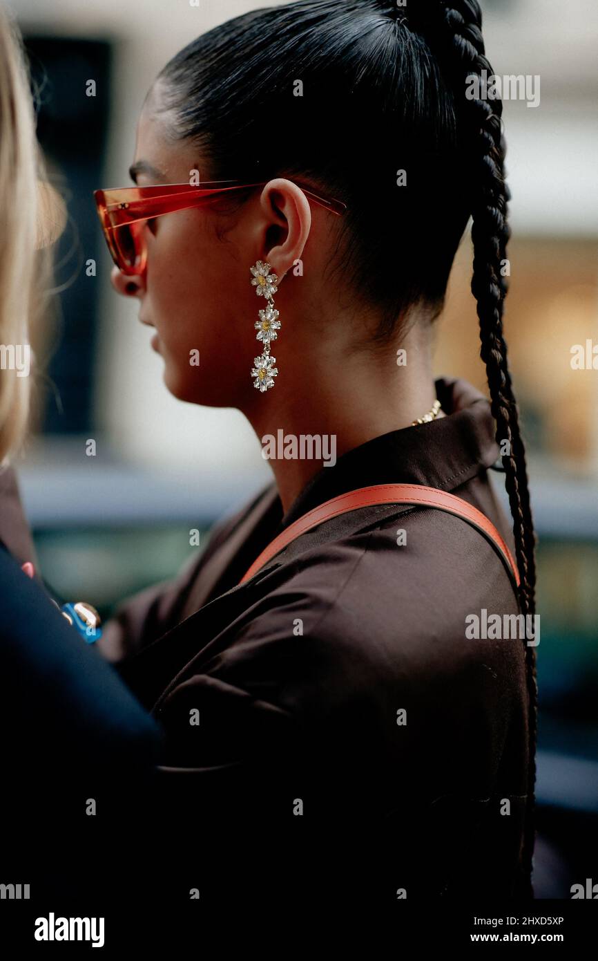 Street style, Melanie Darmon arriving at Victoria Tomas Fall-Winter ...