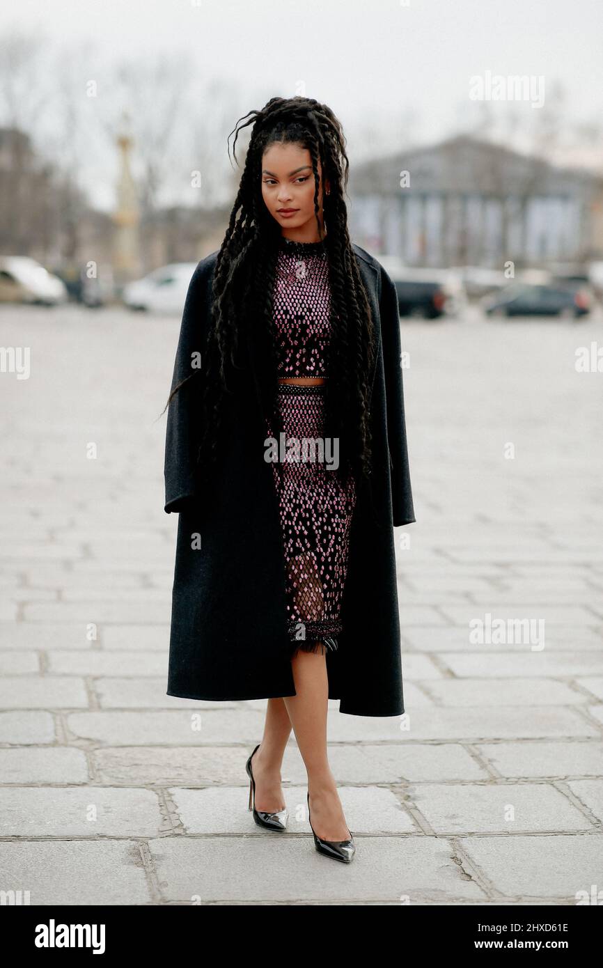 Street style, Sharon Alexie arriving at Dior Fall-Winter 2022-2023 show ...