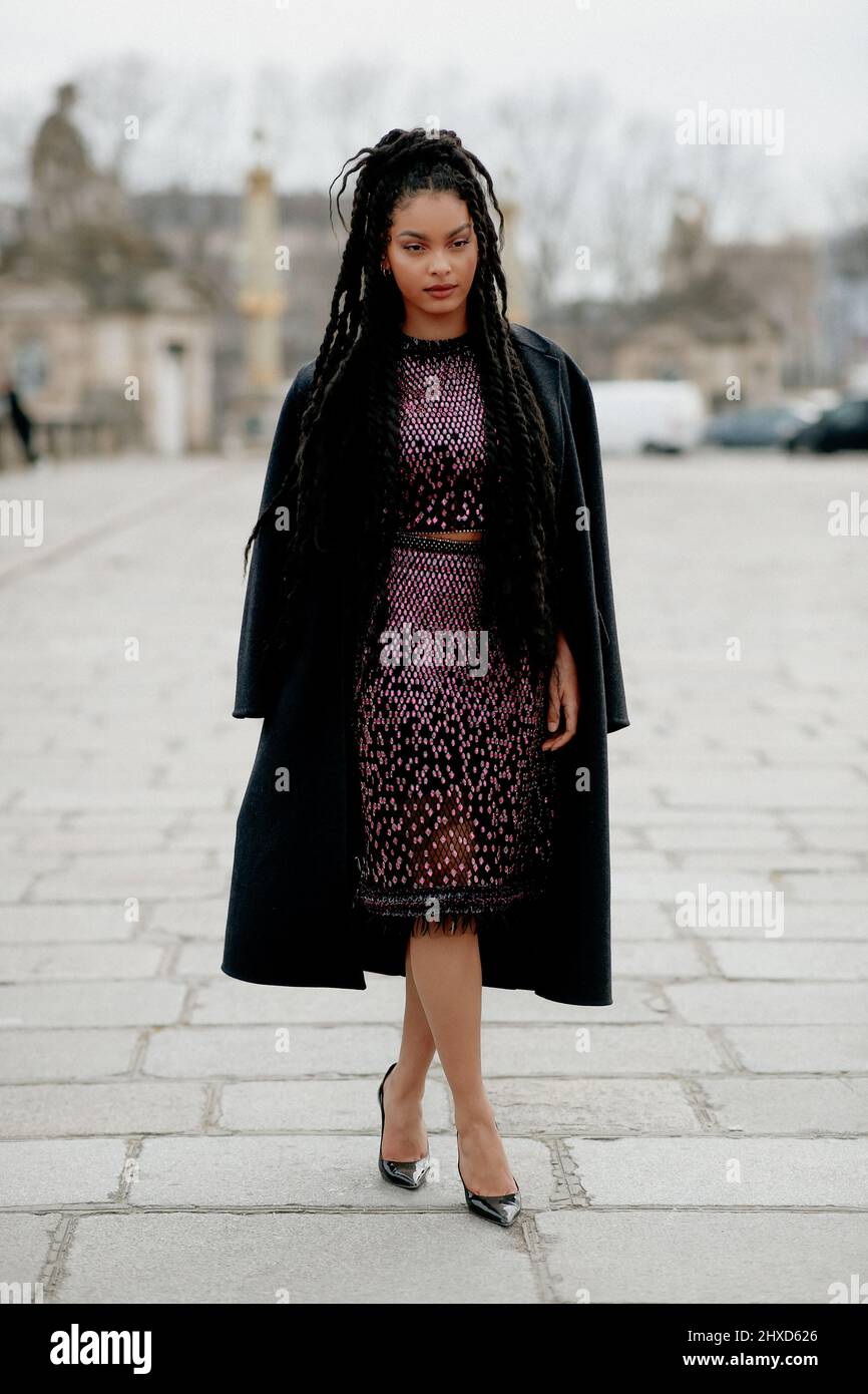 Street style, Sharon Alexie arriving at Dior Fall-Winter 2022-2023 show ...