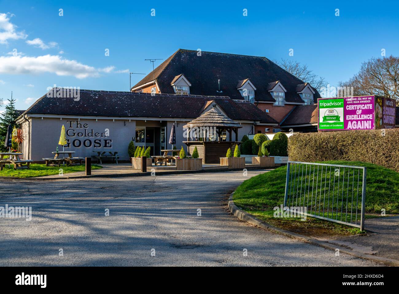 Golden Goose Pub in Redditch, Worcestershire Stock Photo - Alamy