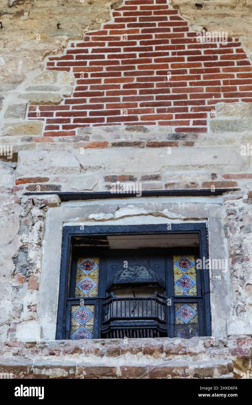 Castle interior fireplace hi-res stock photography and images - Alamy