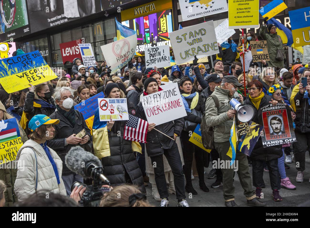"Stand With Ukraine" demonstration in Times Square in New York City ...