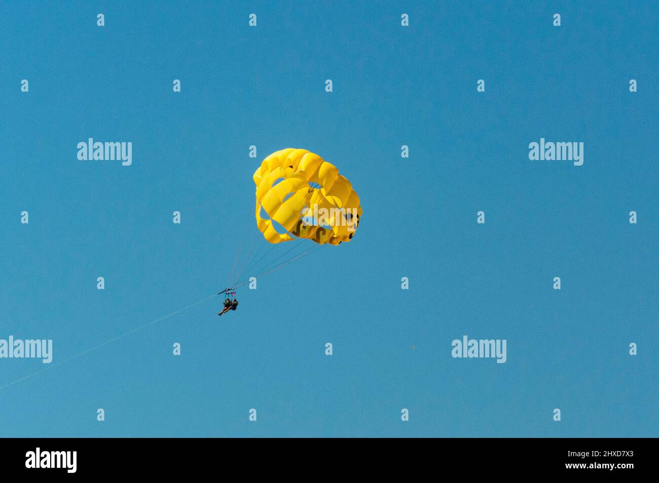 Sky parachutes hi-res stock photography and images - Alamy