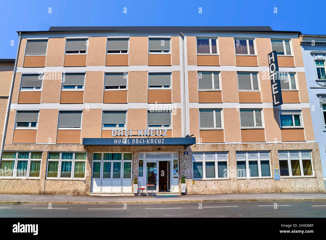 Front view of hotel drei kreuz hi-res stock photography and images - Alamy