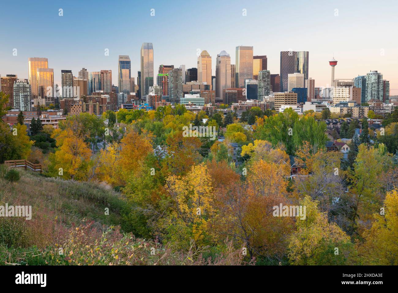 Calgary skyline at dusk hi-res stock photography and images - Alamy