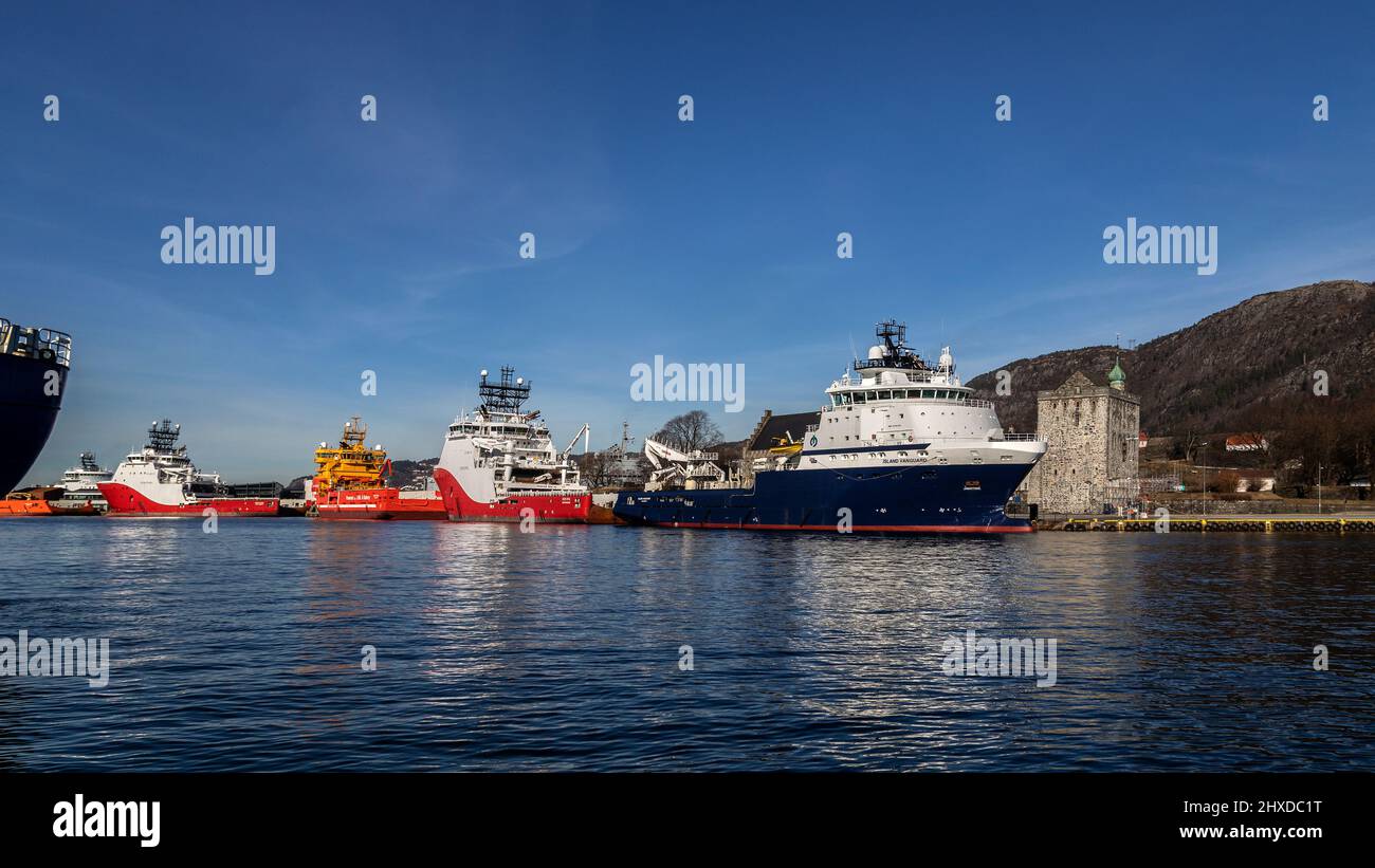 Offshore supply vessels Island Vanguard, Siem Opal, Viking Prince and ...