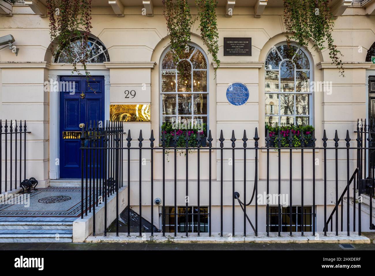 Blue plaque virginia woolf fitzroy hi-res stock photography and images ...