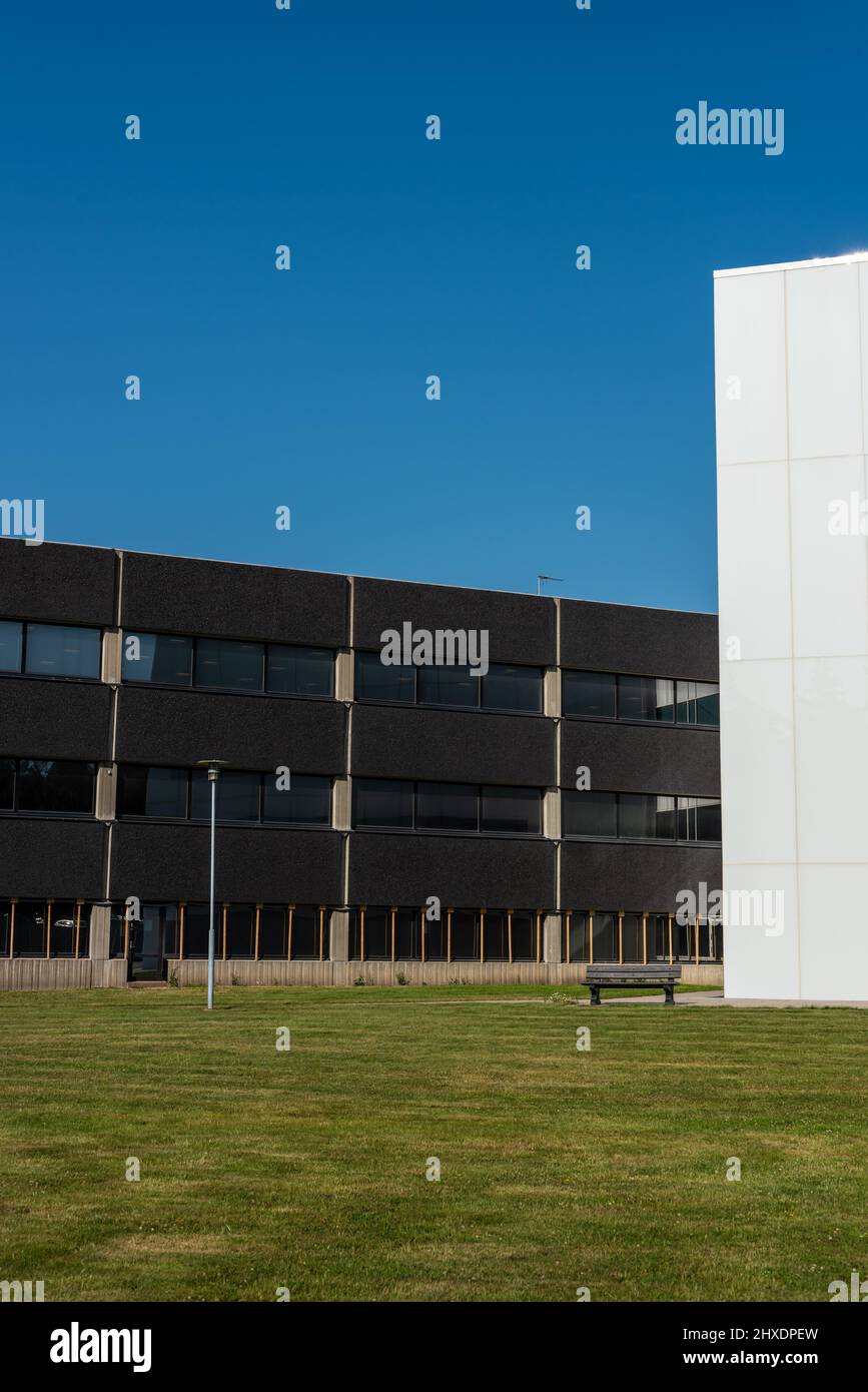 Three storey commercial building hi-res stock photography and images ...