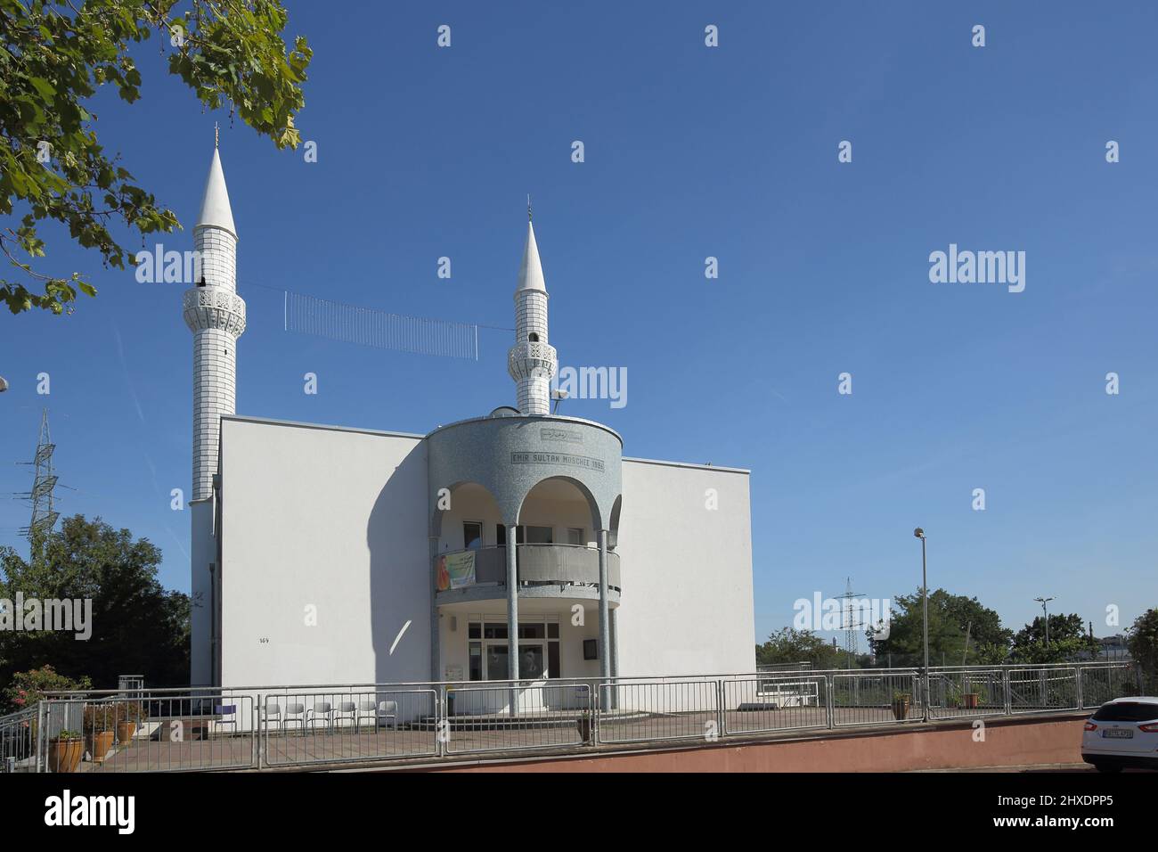 Shots islamic hi-res stock photography and images - Alamy