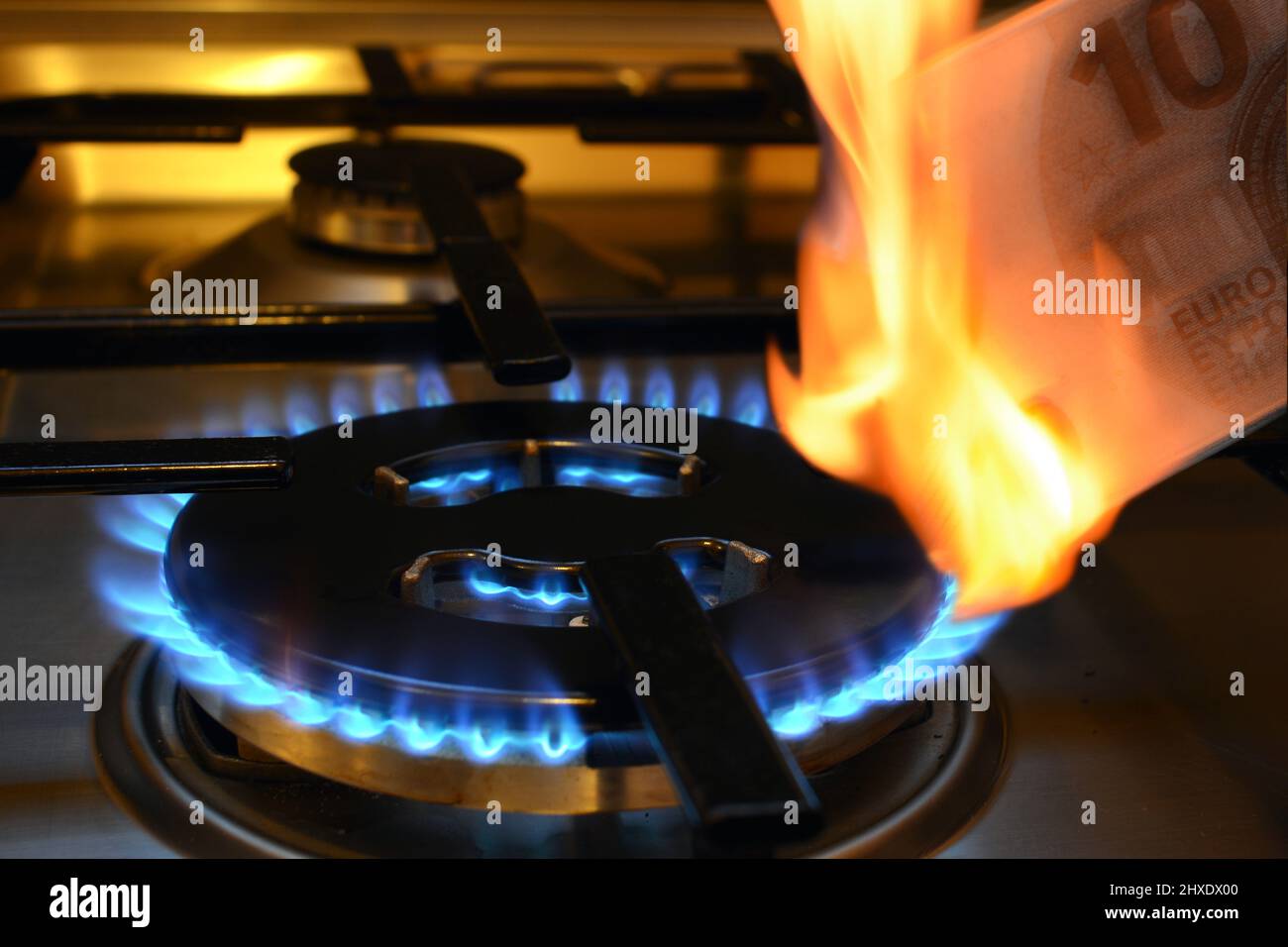 Lit blue gas stove hi-res stock photography and images - Alamy