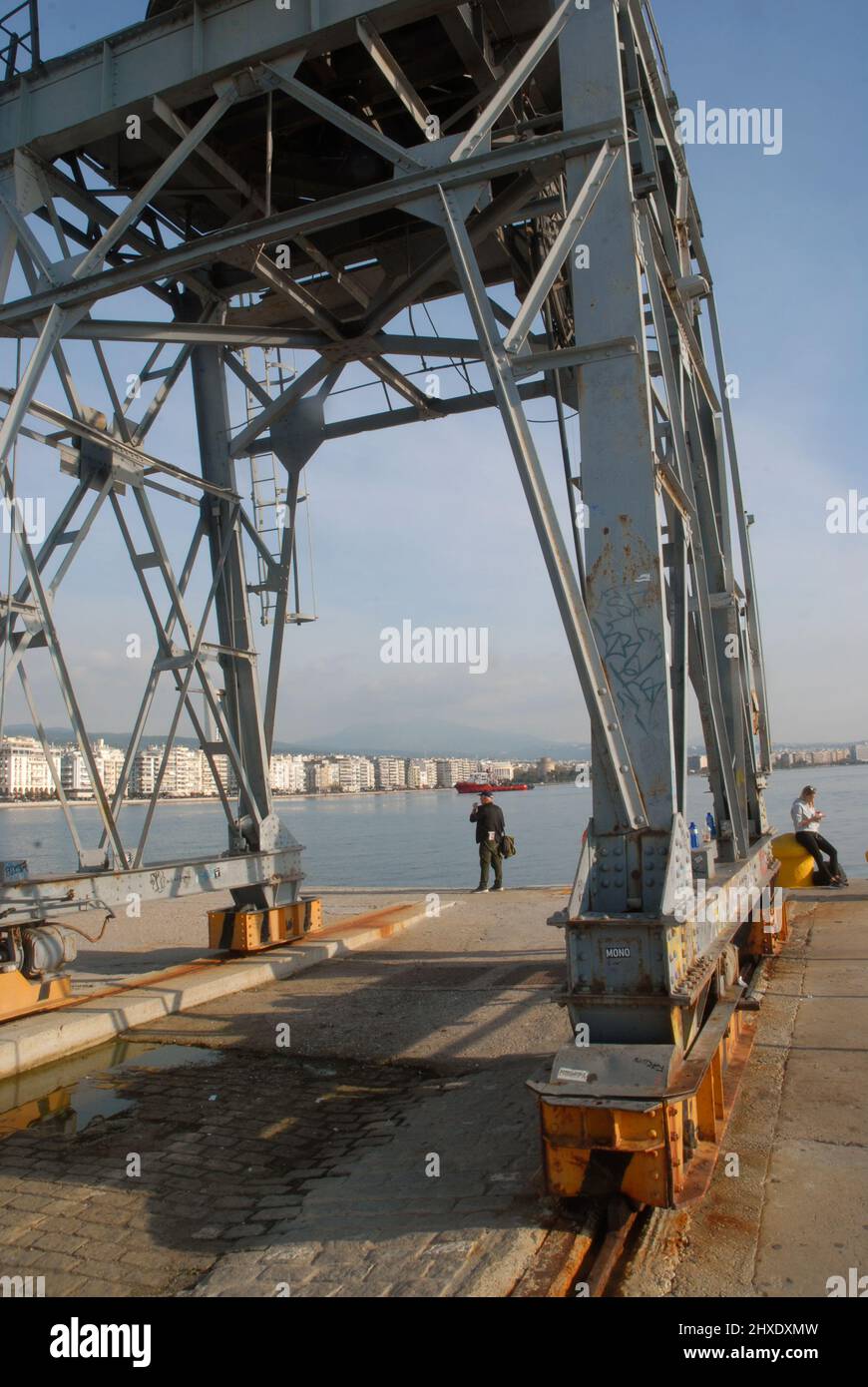 Large Crane, Thessaloniki Port Quayside, Thessaloniki, Greece Stock ...