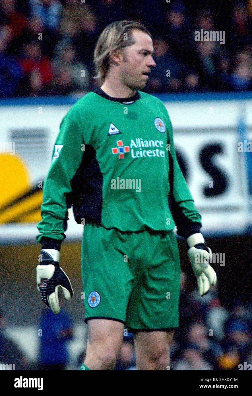 Goalkeeper ian walker hi-res stock photography and images - Alamy