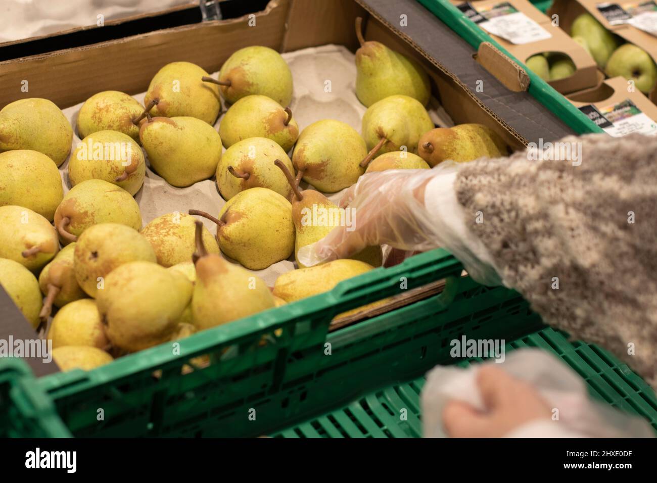 Putting pears hi-res stock photography and images - Alamy