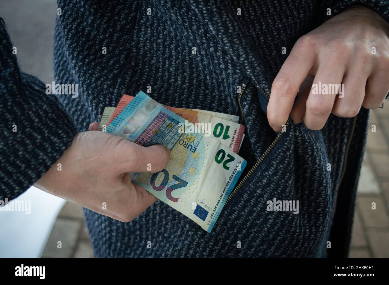 Money exchange woman putting hi-res stock photography and images - Alamy
