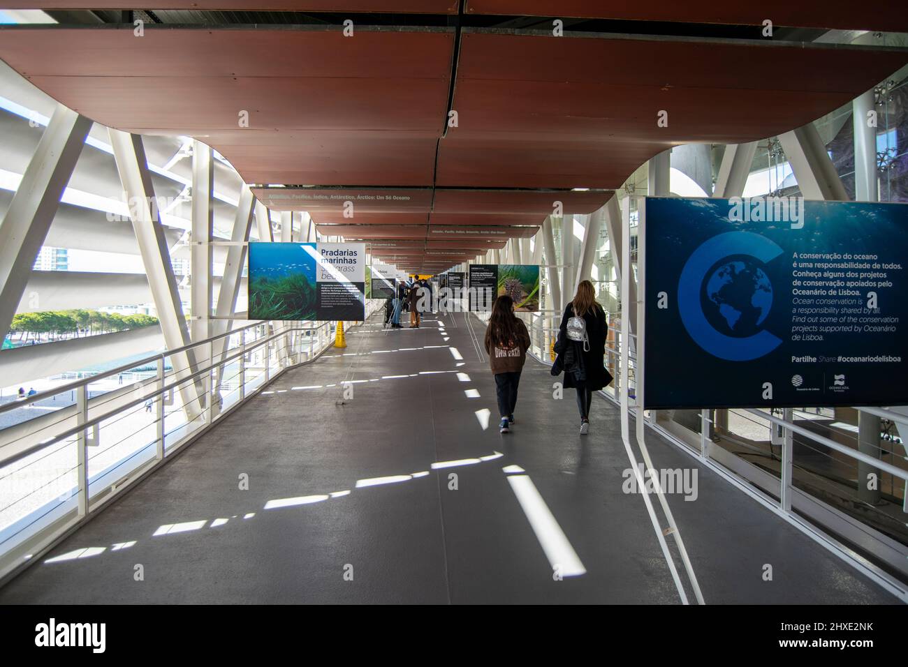 Lisbon Oceanarium bridge entrance. Biggest European glass Fish tank in ...