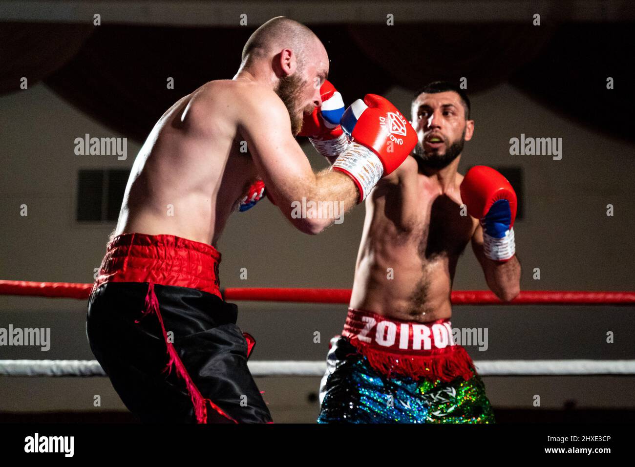 Straight left hand hi-res stock photography and images - Alamy