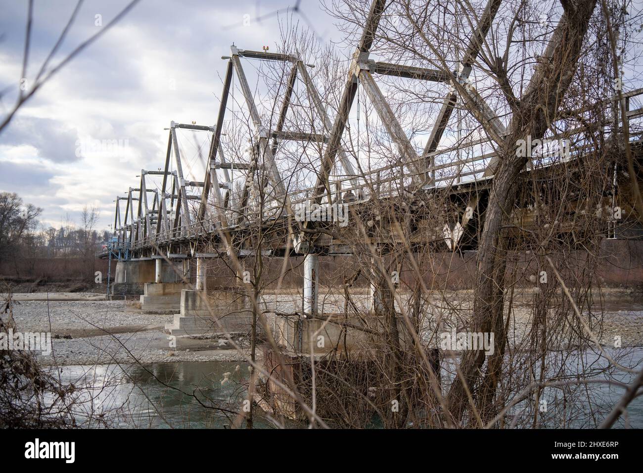 Ukraine, Ukraine. 9th Mar, 2022. The bridge over the Tisza River that ...
