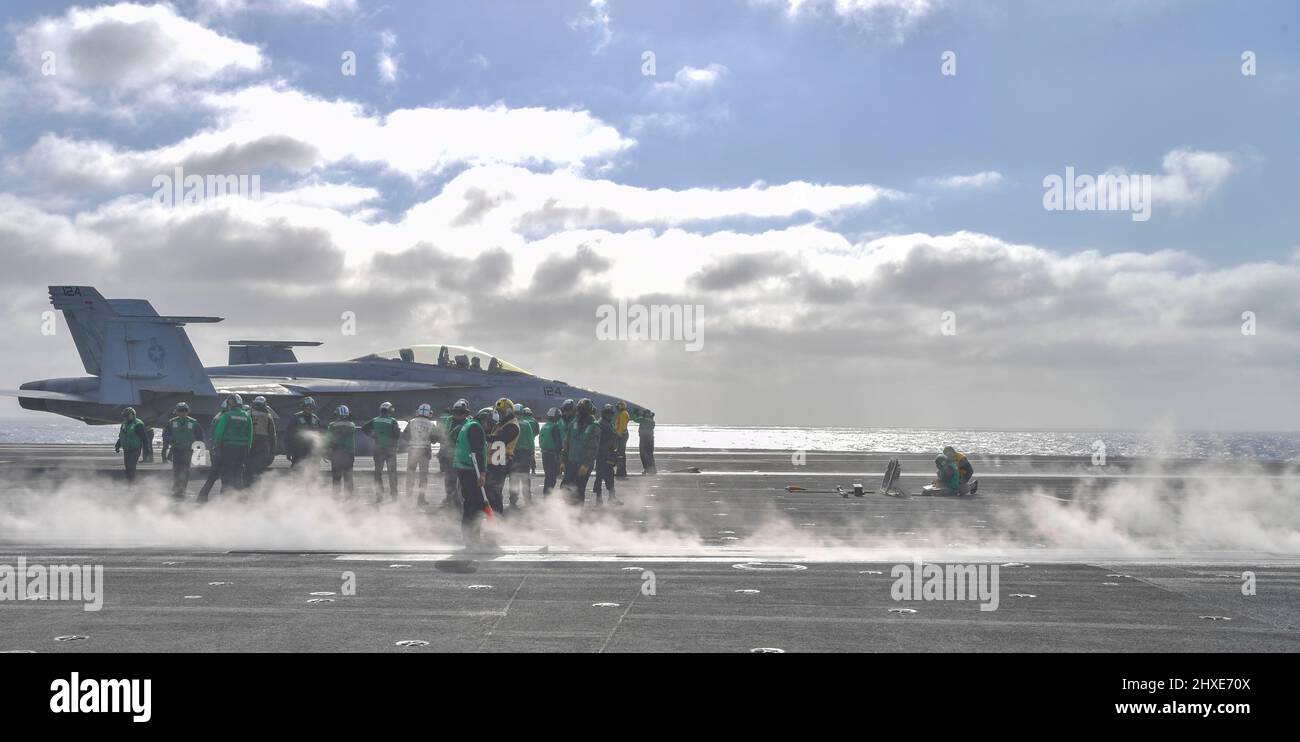 220310-N-MH015-2082 PACIFIC OCEAN (Mar. 10, 2022) An F/A-18F Super ...
