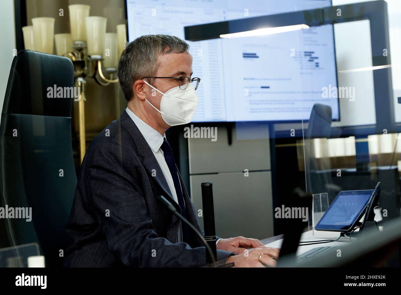 Judiciary bench hi-res stock photography and images - Alamy