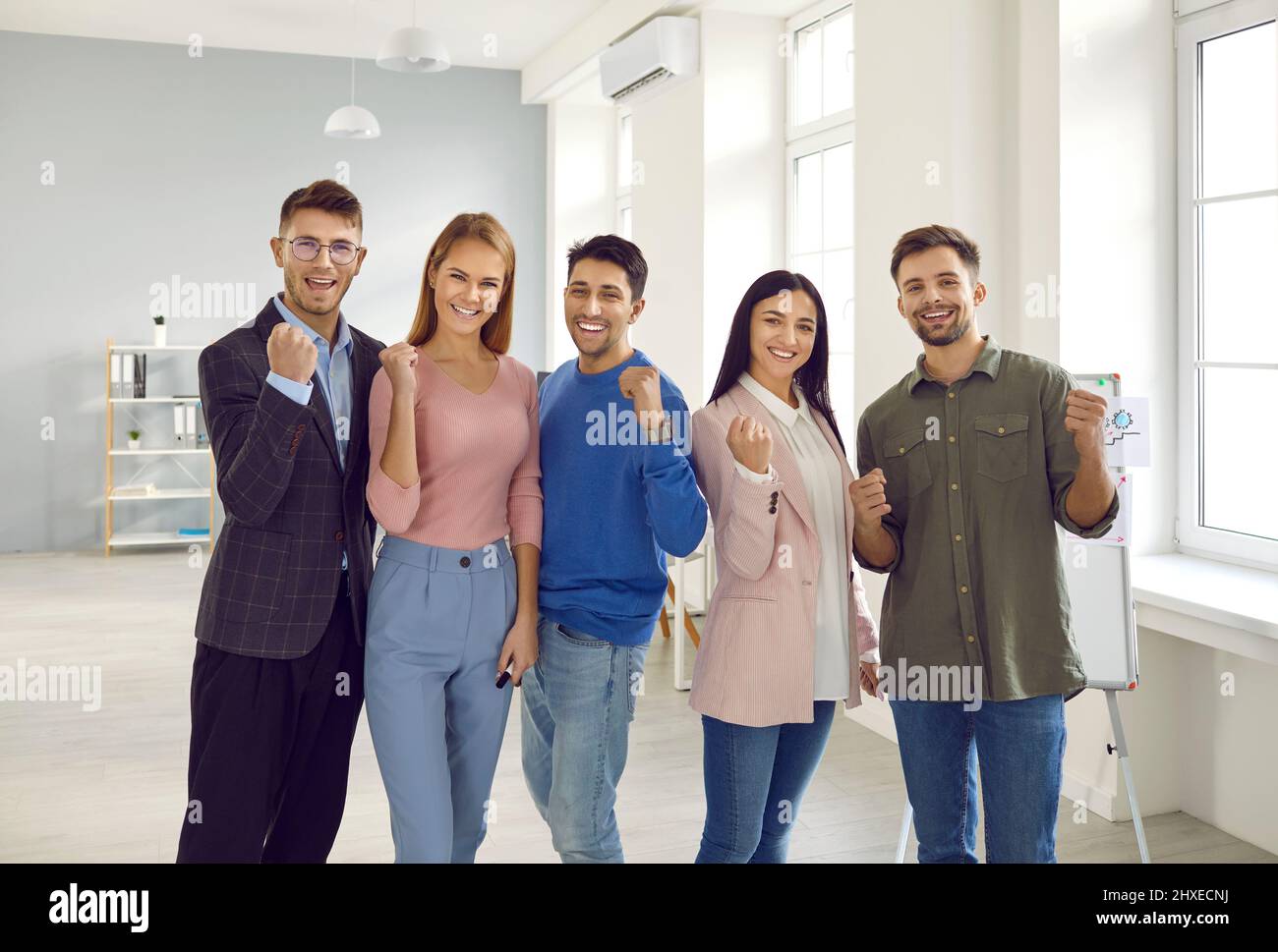 Office collaboration happy hi-res stock photography and images - Alamy
