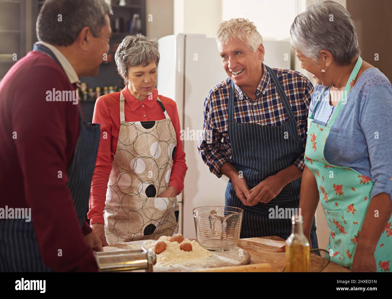 Elderly people cooking class hi-res stock photography and images - Alamy